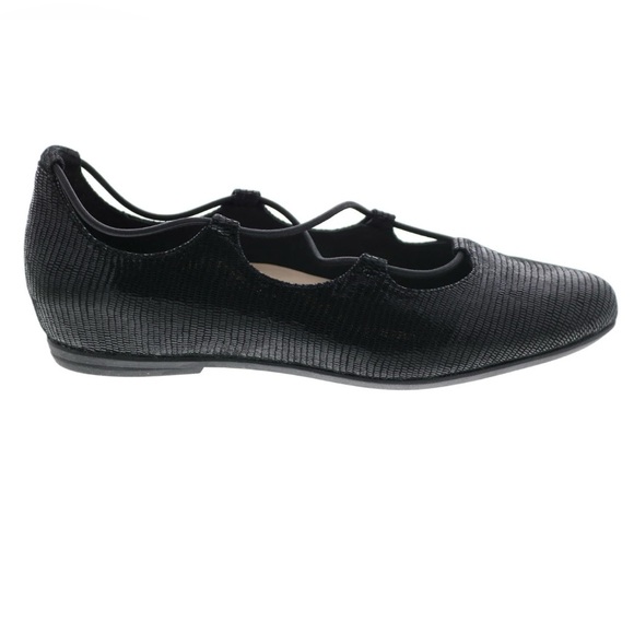 Earthies | Shoes | Earthies Essen Ballet Flats Textured Leather Elastic ...